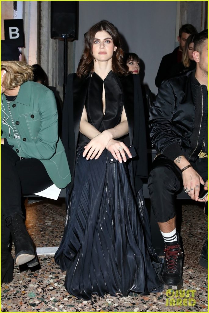 Alexandra Daddario Looks Amazing in Glamorous Attire for Genny Show in ...